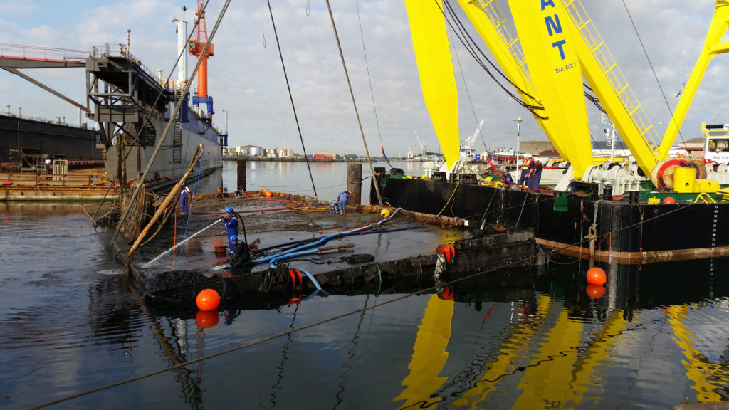 Sunken RoRo pontoon bridge to Dock – Dutch Marine BV